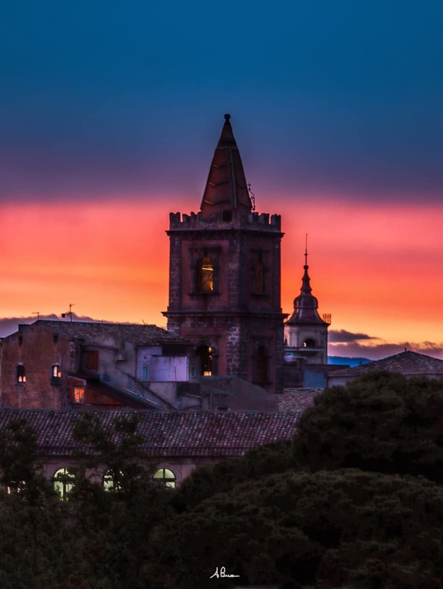 Adrano : la ville « noire » des chevaliers normands - Go-Etna ...
